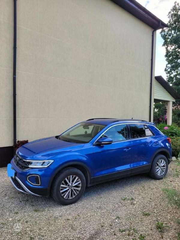 Blue Volkswagen T-Roc 2022 in Pasvalys, with an engine capacity of 1.50 L and mileage of 40 thousand km for 24500 €, photo 8 on AUTOMOTO.COM.LV