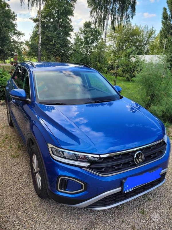 Zils Volkswagen T-Roc 2022 Pasvalys, ar dzinēja tilpumu 1.50 L un nobraukumu 50 tūkst. km par 22900 €, foto  vietnē AUTOMOTO.COM.LV