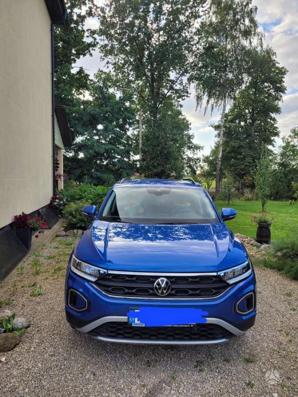 Zils Volkswagen T-Roc 2022 Pasvalys, ar dzinēja tilpumu 1.50 L un nobraukumu 50 tūkst. km par 22900 €, foto 2 vietnē AUTOMOTO.COM.LV
