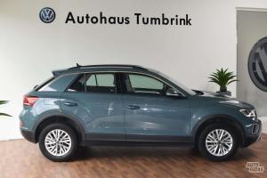 Blue Volkswagen T-Roc 2023 in Kaunas, with an engine capacity of 1.00 L and mileage of 30 thousand km for 25522 €, photo 2 on AUTOMOTO.COM.LV