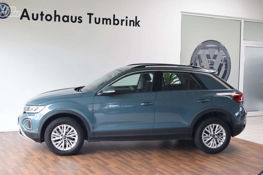 Blue Volkswagen T-Roc 2023 in Kaunas, with an engine capacity of 1.00 L and mileage of 30 thousand km for 25522 €, photo 6 on AUTOMOTO.COM.LV
