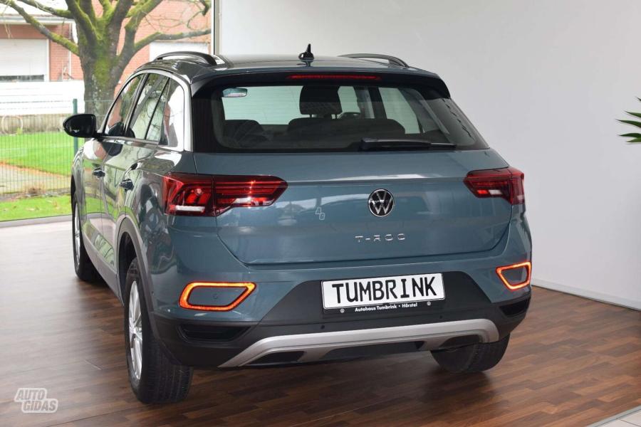 Blue Volkswagen T-Roc 2023 in Kaunas, with an engine capacity of 1.00 L and mileage of 30 thousand km for 25522 €, photo 7 on AUTOMOTO.COM.LV