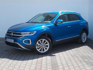 Blue Volkswagen T-Roc 2024 in Kaunas, with an engine capacity of 2.00 L and mileage of 14 thousand km for 33167 €, photo 2 on AUTOMOTO.COM.LV