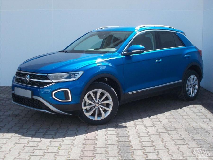 Blue Volkswagen T-Roc 2024 in Kaunas, with an engine capacity of 2.00 L and mileage of 14 thousand km for 33167 €, photo 2 on AUTOMOTO.COM.LV