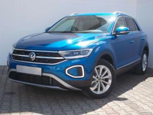 Blue Volkswagen T-Roc 2024 in Kaunas, with an engine capacity of 2.00 L and mileage of 14 thousand km for 33167 €, photo 3 on AUTOMOTO.COM.LV