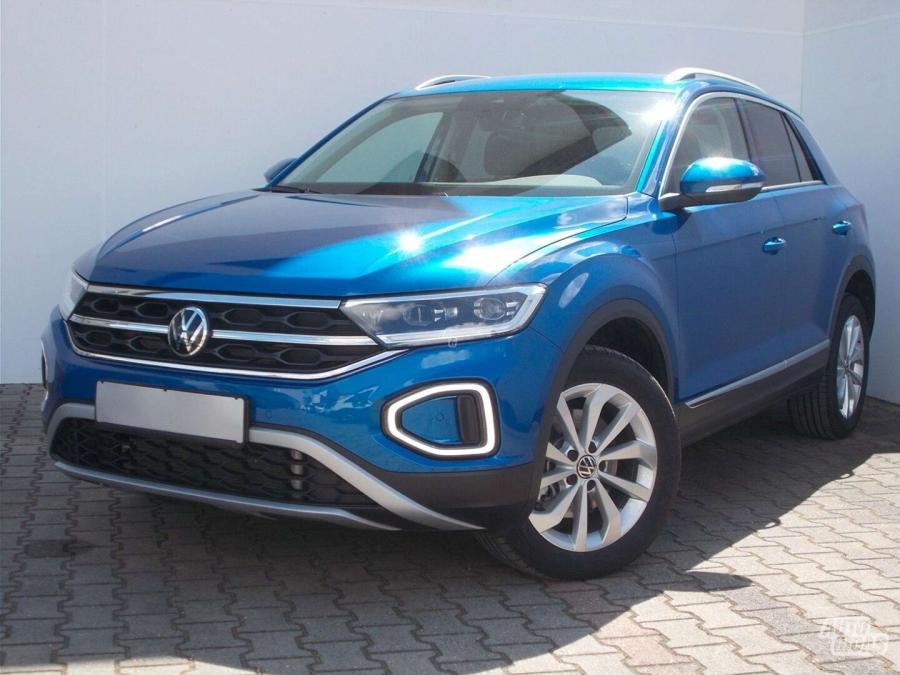Blue Volkswagen T-Roc 2024 in Kaunas, with an engine capacity of 2.00 L and mileage of 14 thousand km for 33167 €, photo 3 on AUTOMOTO.COM.LV