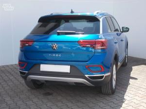 Blue Volkswagen T-Roc 2024 in Kaunas, with an engine capacity of 2.00 L and mileage of 14 thousand km for 33167 €, photo 6 on AUTOMOTO.COM.LV