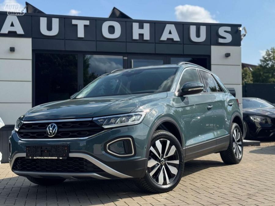 Blue Volkswagen T-Roc 2024 in Kaunas, with an engine capacity of 2.00 L and mileage of 20 thousand km for 28507 €, photo 1 on AUTOMOTO.COM.LV