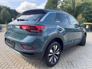 Blue Volkswagen T-Roc 2024 in Kaunas, with an engine capacity of 2.00 L and mileage of 20 thousand km for 28507 €, photo 4 on AUTOMOTO.COM.LV
