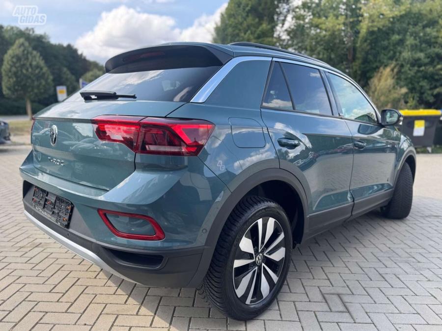 Blue Volkswagen T-Roc 2024 in Kaunas, with an engine capacity of 2.00 L and mileage of 20 thousand km for 28507 €, photo 4 on AUTOMOTO.COM.LV