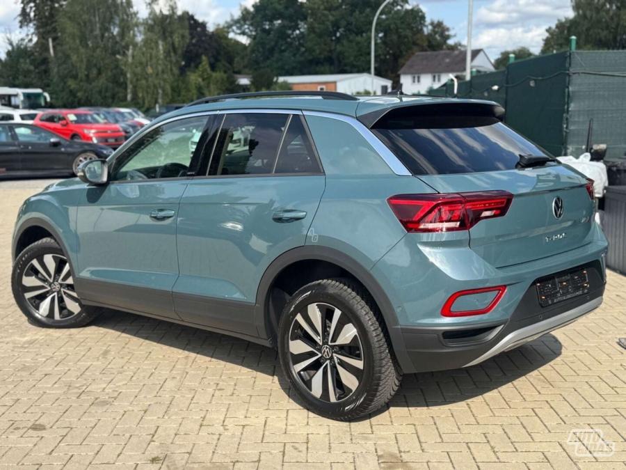 Blue Volkswagen T-Roc 2024 in Kaunas, with an engine capacity of 2.00 L and mileage of 20 thousand km for 28507 €, photo 5 on AUTOMOTO.COM.LV
