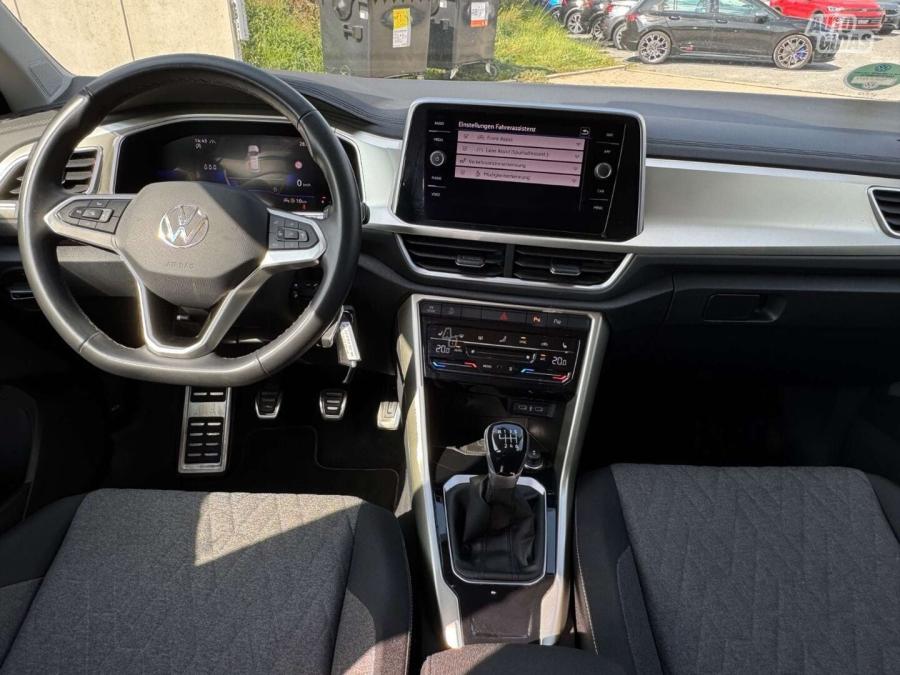 Blue Volkswagen T-Roc 2024 in Kaunas, with an engine capacity of 2.00 L and mileage of 20 thousand km for 28507 €, photo 16 on AUTOMOTO.COM.LV