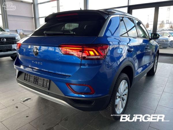 Blue Volkswagen T-Roc 2024 in Kaunas, with an engine capacity of 1.50 L and mileage of 12 thousand km for 30609 €, photo 4 on AUTOMOTO.COM.LV