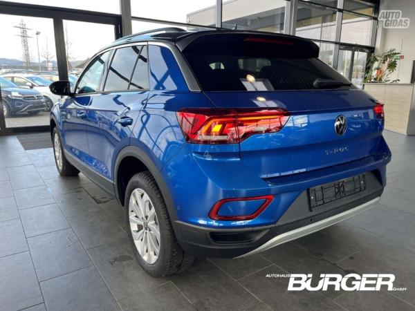 Blue Volkswagen T-Roc 2024 in Kaunas, with an engine capacity of 1.50 L and mileage of 12 thousand km for 30609 €, photo 6 on AUTOMOTO.COM.LV