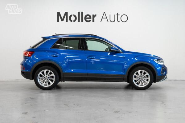 Zils Volkswagen T-Roc 2025 Viļņa, ar dzinēja tilpumu 1.50 L un nobraukumu 20 tūkst. km par 25990 €, foto 4 vietnē AUTOMOTO.COM.LV