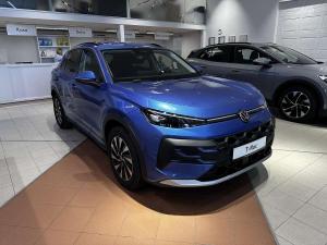 Blue Volkswagen T-Roc 2026 in Panevezys, with an engine capacity of 1.50 L and mileage of 0 thousand km for 32400 €, photo 4 on AUTOMOTO.COM.LV