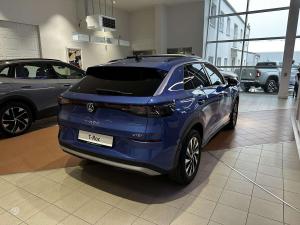 Blue Volkswagen T-Roc 2026 in Panevezys, with an engine capacity of 1.50 L and mileage of 0 thousand km for 32400 €, photo 5 on AUTOMOTO.COM.LV