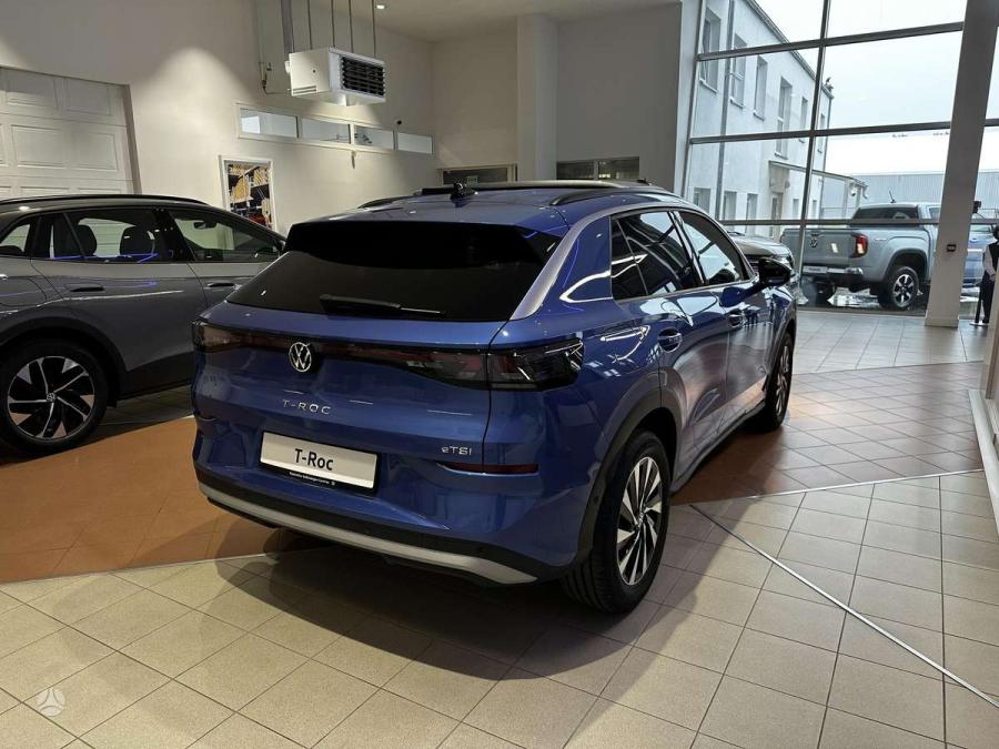 Blue Volkswagen T-Roc 2026 in Panevezys, with an engine capacity of 1.50 L and mileage of 0 thousand km for 32400 €, photo 5 on AUTOMOTO.COM.LV