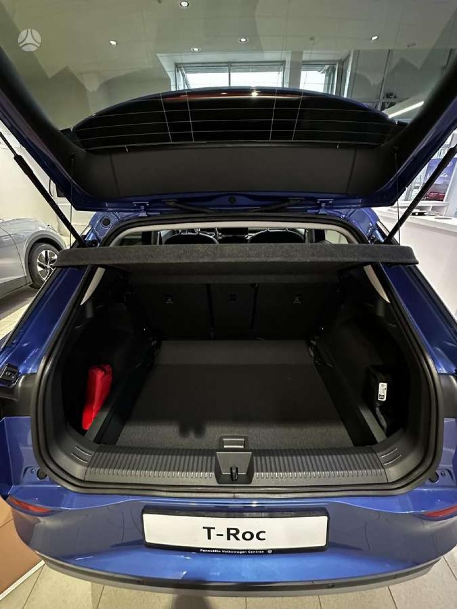 Blue Volkswagen T-Roc 2026 in Panevezys, with an engine capacity of 1.50 L and mileage of 0 thousand km for 32400 €, photo 8 on AUTOMOTO.COM.LV