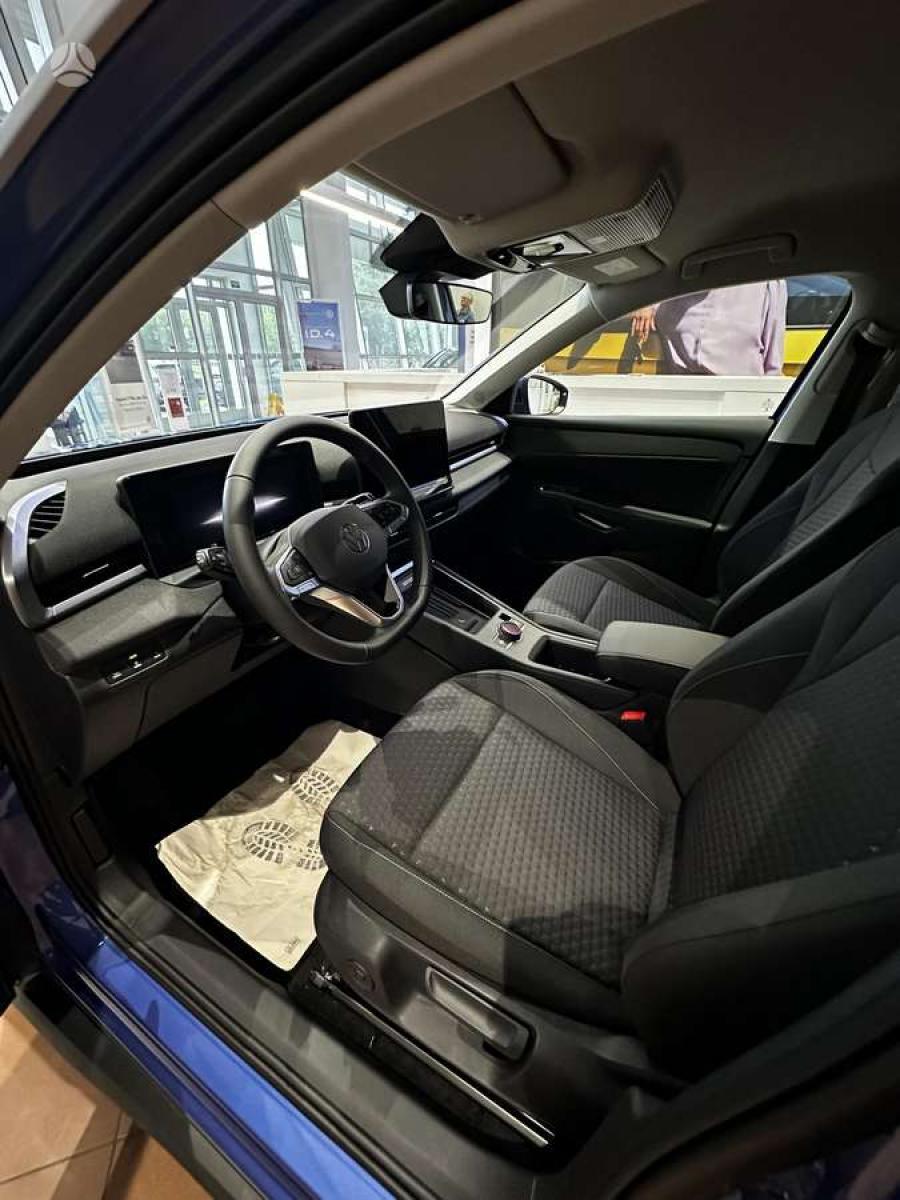 Blue Volkswagen T-Roc 2026 in Panevezys, with an engine capacity of 1.50 L and mileage of 0 thousand km for 32400 €, photo 9 on AUTOMOTO.COM.LV