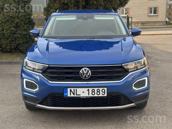 Blue Volkswagen T-Roc 2021 in Jelgava, with an engine capacity of 2.00 L and mileage of 0 thousand km for 18700 €, photo 2 on AUTOMOTO.COM.LV