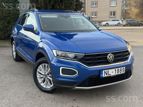 Blue Volkswagen T-Roc 2021 in Jelgava, with an engine capacity of 2.00 L and mileage of 0 thousand km for 18700 €, photo 3 on AUTOMOTO.COM.LV