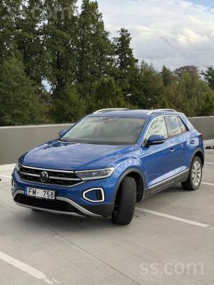 Zils Volkswagen T-Roc 2022 Rīga, ar dzinēja tilpumu 1.50 L un nobraukumu 79 tūkst. km par 22490 €, foto  vietnē AUTOMOTO.COM.LV