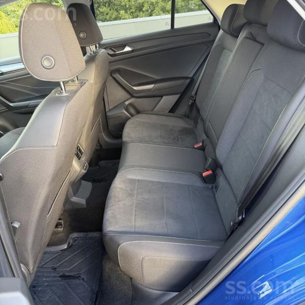 Blue Volkswagen T-Roc 2022 in Riga, with an engine capacity of 1.50 L and mileage of 79 thousand km for 22490 €, photo 6 on AUTOMOTO.COM.LV