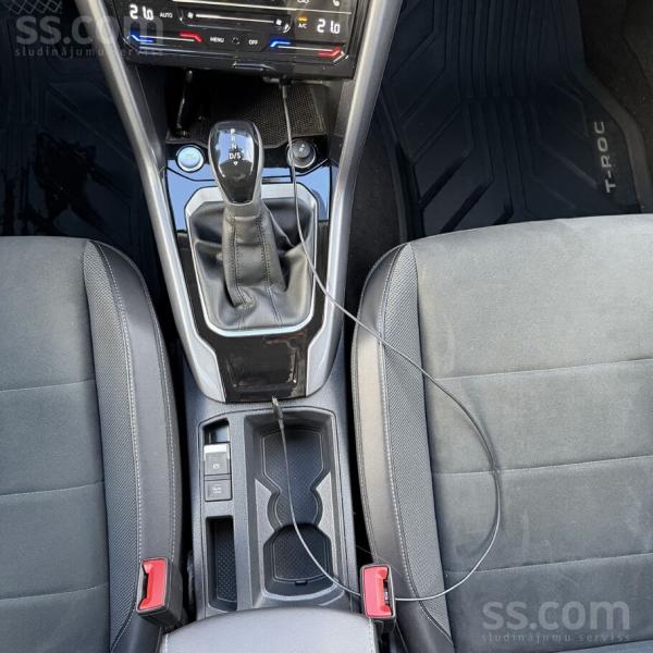 Blue Volkswagen T-Roc 2022 in Riga, with an engine capacity of 1.50 L and mileage of 79 thousand km for 22490 €, photo 11 on AUTOMOTO.COM.LV