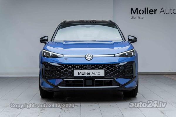 Blue Volkswagen T-Roc 2026 in Tallinn, with an engine capacity of 1.50 L and mileage of 3 thousand km for 36900 €, photo 4 on AUTOMOTO.COM.LV
