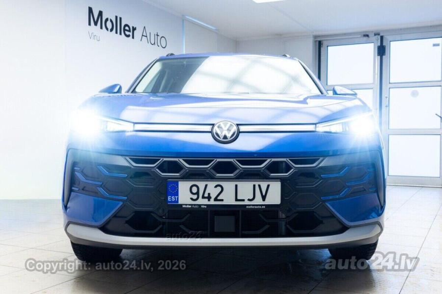 Blue Volkswagen T-Roc 2026 in Johvi, with an engine capacity of 1.50 L and mileage of 17 thousand km for 37550 €, photo 8 on AUTOMOTO.COM.LV
