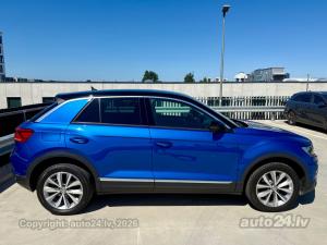 Zils Volkswagen T-Roc 2018 Tallina, ar dzinēja tilpumu 2.00 L un nobraukumu 112 tūkst. km par 17990 €, foto 6 vietnē AUTOMOTO.COM.LV