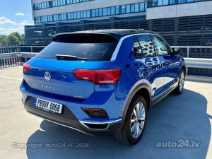 Zils Volkswagen T-Roc 2018 Tallina, ar dzinēja tilpumu 2.00 L un nobraukumu 112 tūkst. km par 17990 €, foto 10 vietnē AUTOMOTO.COM.LV