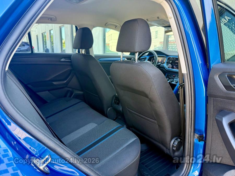 Zils Volkswagen T-Roc 2018 Tallina, ar dzinēja tilpumu 2.00 L un nobraukumu 112 tūkst. km par 17990 €, foto 12 vietnē AUTOMOTO.COM.LV