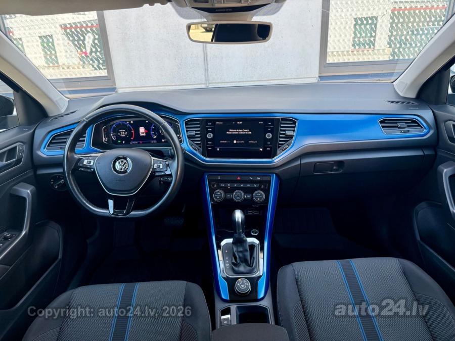 Zils Volkswagen T-Roc 2018 Tallina, ar dzinēja tilpumu 2.00 L un nobraukumu 112 tūkst. km par 17990 €, foto 15 vietnē AUTOMOTO.COM.LV