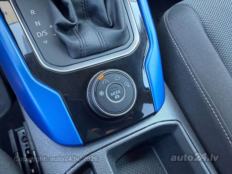 Zils Volkswagen T-Roc 2018 Tallina, ar dzinēja tilpumu 2.00 L un nobraukumu 112 tūkst. km par 17990 €, foto 17 vietnē AUTOMOTO.COM.LV