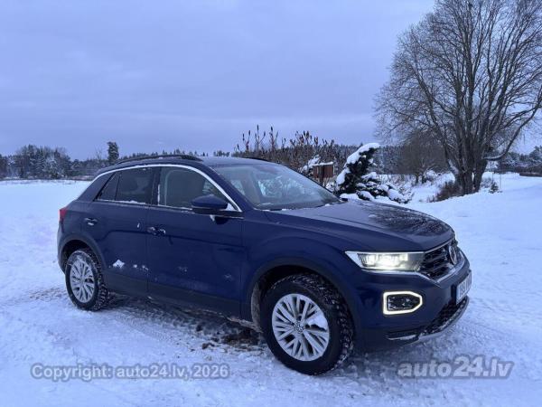 Zils Volkswagen T-Roc 2019 Tallina, ar dzinēja tilpumu 2.00 L un nobraukumu 142 tūkst. km par 16500 €, foto 3 vietnē AUTOMOTO.COM.LV