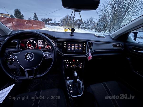 Zils Volkswagen T-Roc 2019 Tallina, ar dzinēja tilpumu 2.00 L un nobraukumu 142 tūkst. km par 16500 €, foto 8 vietnē AUTOMOTO.COM.LV