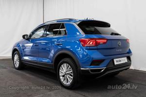 Zils Volkswagen T-Roc 2021 Tallina, ar dzinēja tilpumu 1.50 L un nobraukumu 76 tūkst. km par 21300 €, foto 4 vietnē AUTOMOTO.COM.LV