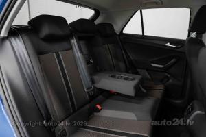 Zils Volkswagen T-Roc 2021 Tallina, ar dzinēja tilpumu 1.50 L un nobraukumu 76 tūkst. km par 21300 €, foto 14 vietnē AUTOMOTO.COM.LV