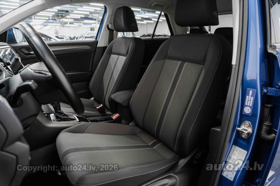 Zils Volkswagen T-Roc 2021 Tallina, ar dzinēja tilpumu 1.50 L un nobraukumu 76 tūkst. km par 21300 €, foto 15 vietnē AUTOMOTO.COM.LV