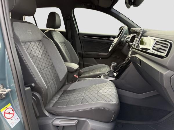 Zils Volkswagen T-Roc 2023 Pērnava, ar dzinēja tilpumu 1.50 L un nobraukumu 27 tūkst. km par 27900 €, foto 5 vietnē AUTOMOTO.COM.LV