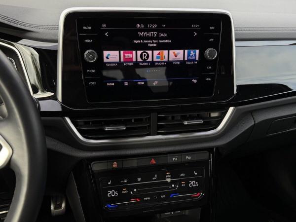 Zils Volkswagen T-Roc 2023 Pērnava, ar dzinēja tilpumu 1.50 L un nobraukumu 27 tūkst. km par 27900 €, foto 8 vietnē AUTOMOTO.COM.LV