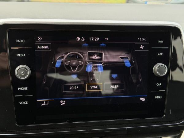 Zils Volkswagen T-Roc 2023 Pērnava, ar dzinēja tilpumu 1.50 L un nobraukumu 27 tūkst. km par 27900 €, foto 9 vietnē AUTOMOTO.COM.LV