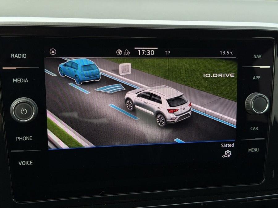 Zils Volkswagen T-Roc 2023 Pērnava, ar dzinēja tilpumu 1.50 L un nobraukumu 27 tūkst. km par 27900 €, foto 13 vietnē AUTOMOTO.COM.LV