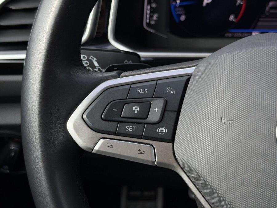 Zils Volkswagen T-Roc 2023 Pērnava, ar dzinēja tilpumu 1.50 L un nobraukumu 27 tūkst. km par 27900 €, foto 17 vietnē AUTOMOTO.COM.LV