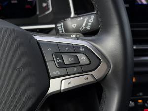 Zils Volkswagen T-Roc 2023 Pērnava, ar dzinēja tilpumu 1.50 L un nobraukumu 27 tūkst. km par 27900 €, foto 18 vietnē AUTOMOTO.COM.LV