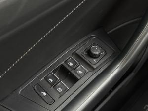 Zils Volkswagen T-Roc 2023 Pērnava, ar dzinēja tilpumu 1.50 L un nobraukumu 27 tūkst. km par 27900 €, foto 20 vietnē AUTOMOTO.COM.LV