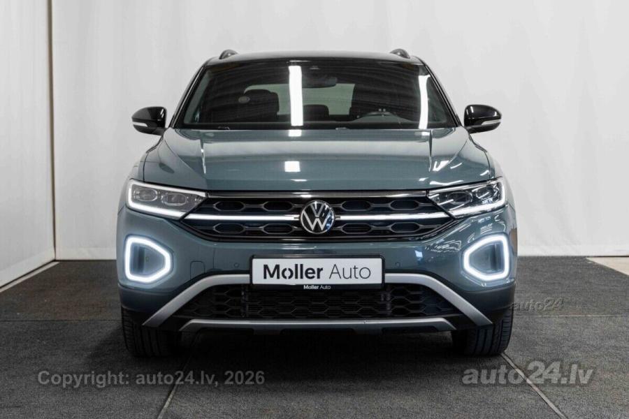 Blue Volkswagen T-Roc 2023 in Tallinn, with an engine capacity of 1.50 L and mileage of 40 thousand km for 26900 €, photo 3 on AUTOMOTO.COM.LV