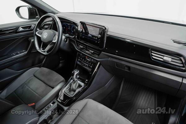 Zils Volkswagen T-Roc 2023 Tallina, ar dzinēja tilpumu 1.50 L un nobraukumu 40 tūkst. km par 26900 €, foto 7 vietnē AUTOMOTO.COM.LV